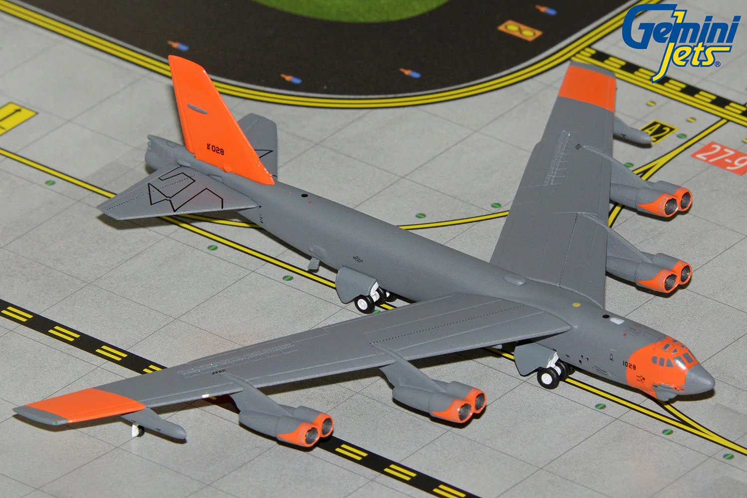 US Air Force Boeing B-52H Stratofortress 61-0028 Wolfpack 1:400 scale ...