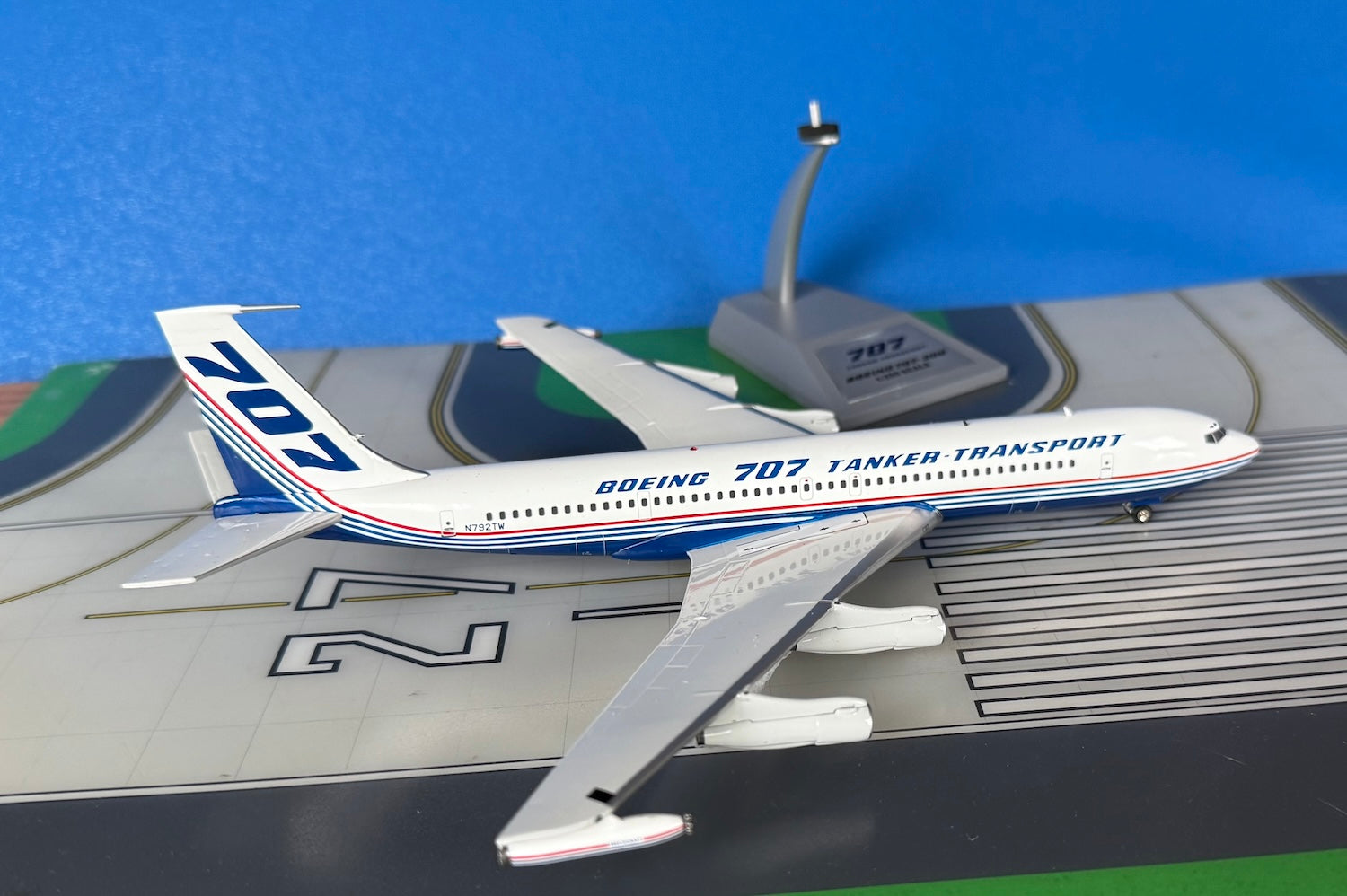 Boeing 707-331C N792TW Tanker Transport Boeing House colors 1:200 scal ...